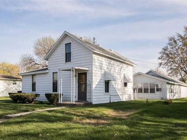 1209 E 3rd St, Washington, IA 52353