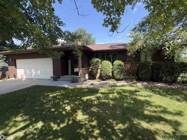 1209 E Grant St, Centerville, IA 52544