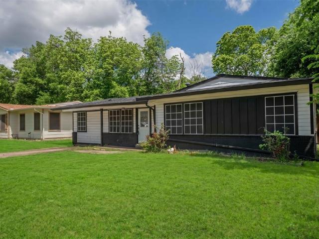 1209 E Lovers Lane