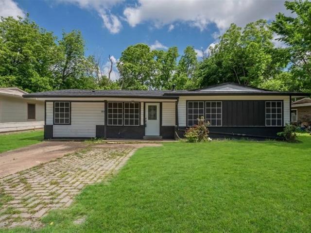1209 E Lovers Ln, Arlington, TX 76010