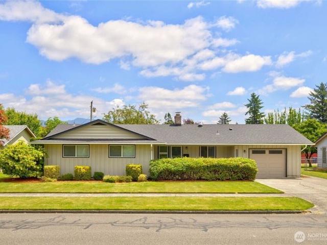 1209 Florence St, Enumclaw, WA 98022
