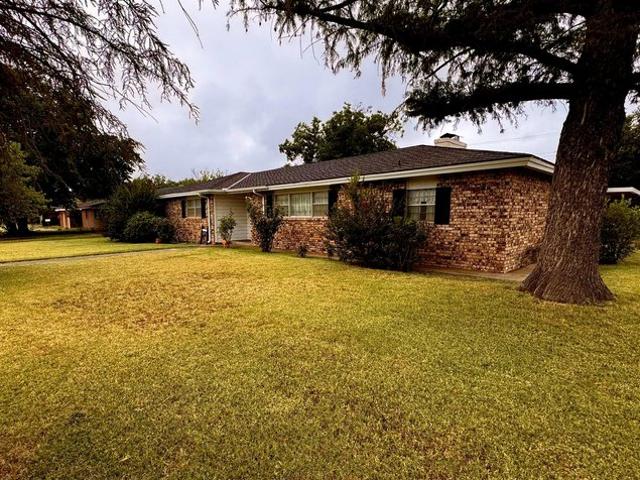 1209 Garland St, Plainview, TX 79072