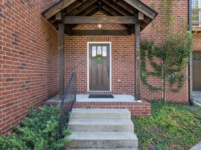 1209 Hawkins St # 4