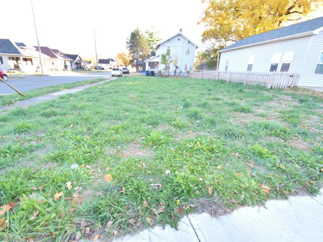 1209 Locust St, Anderson, IN 46016 | MLS #22073 | Compass