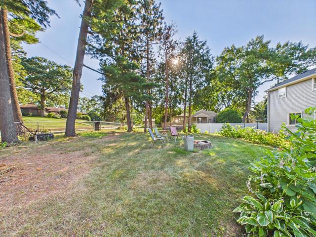 1209 Pine Street W