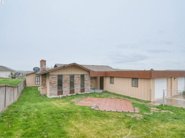 1209 sw zeta ct