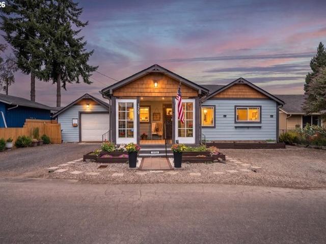1209 S 11th Ave, Kelso, WA 98626