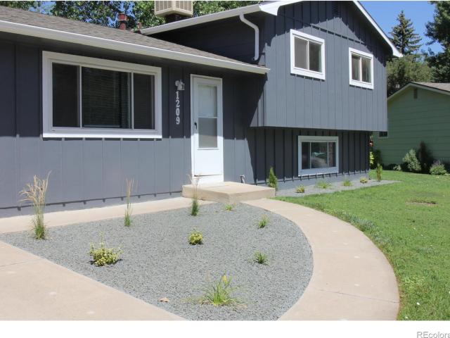 1209 Village Lane
