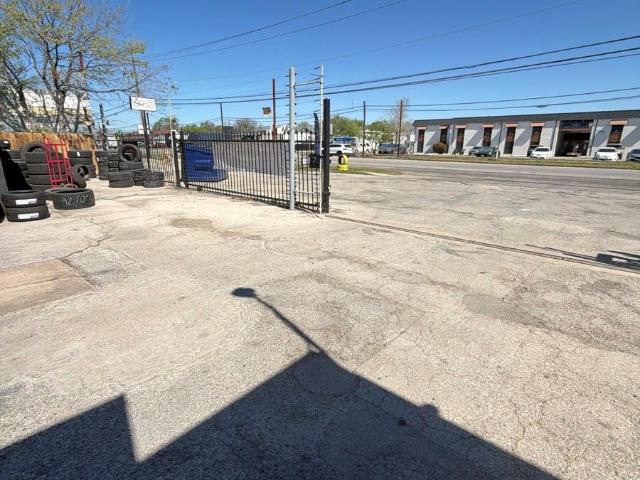 1209 W Anderson Ln