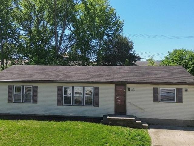 1209 W Green Tree Ln, Bloomington, IN 47403