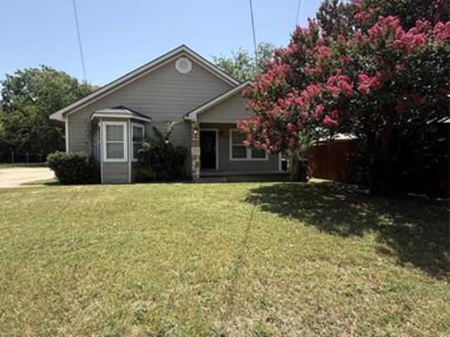 1209 W Lone Star Ave, Cleburne, TX 76033