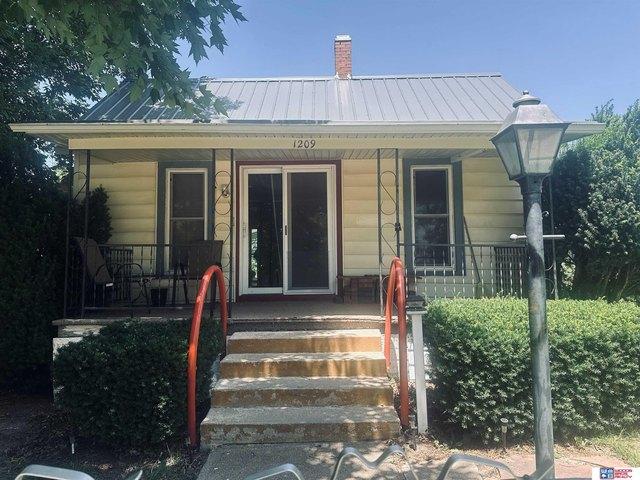 1209 3rd St, Fairbury, NE 68352