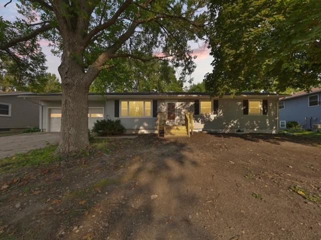 1209 7th St SE, Waseca, MN 56093