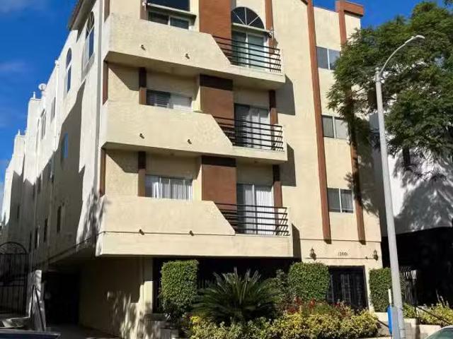 12001 Goshen Ave #303, Los Angeles, CA 90049