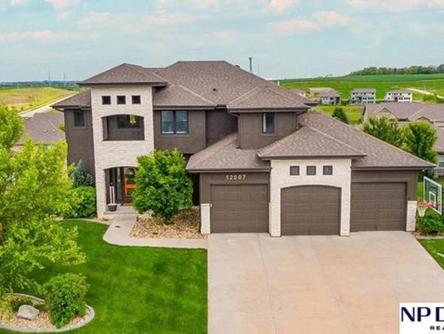 12007 Longshore Ave, Papillion, NE 68046