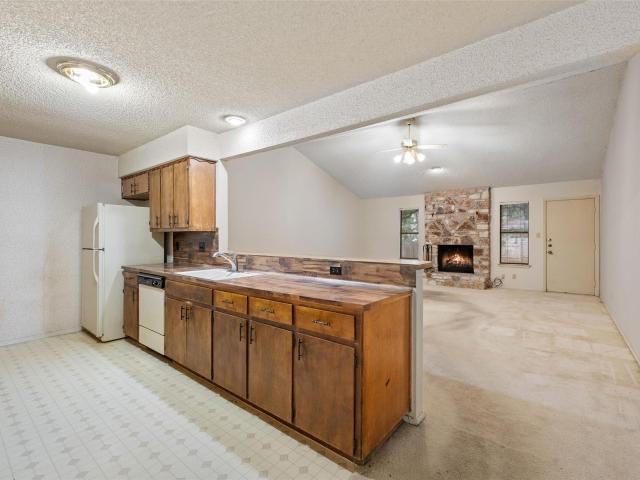 12006 Trianon Ln