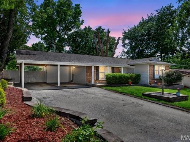 12009 Quality Ln, Maryland Heights, MO 63043