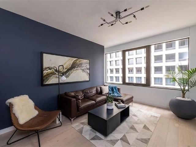 1200 main Street # 1607