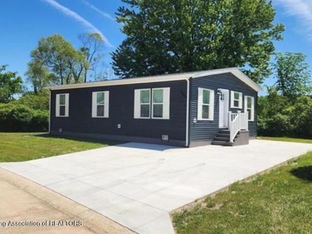 1200 Maple Leaf Ct, Charlotte, MI 48813