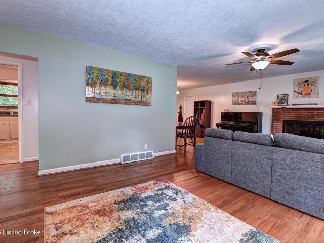 1200 Meadowridge Trail