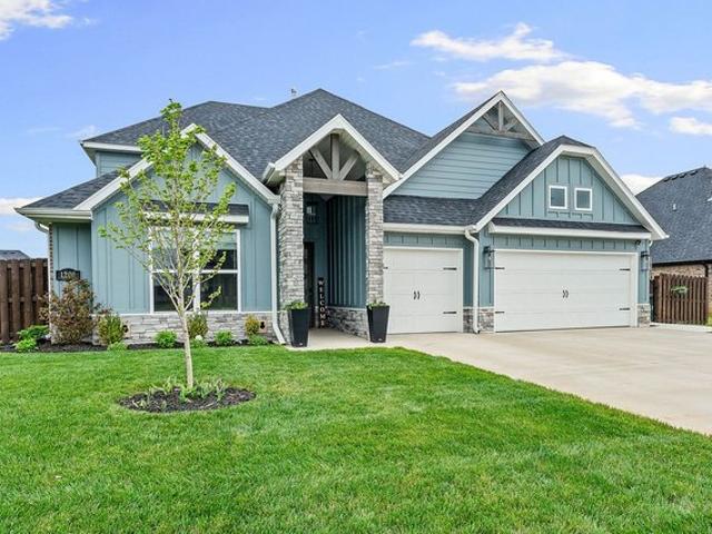 1200 Montieri Dr, Centerton, AR 72719