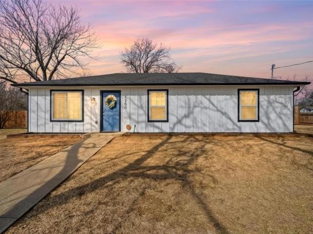 1200 N 5th St, Waco, TX 76707