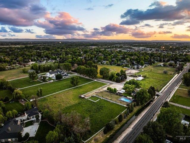 1200 N Beverly Dr, Eagle, ID 83616