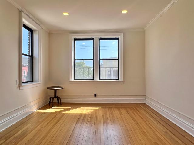 1200 Central Ave # 5