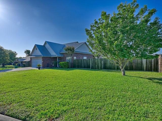 1200 Cheyenne Dr, Brenham, TX 77833