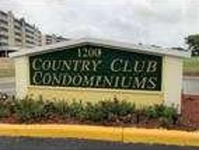 1200 Country Club Dr #1202, Largo, FL 33771