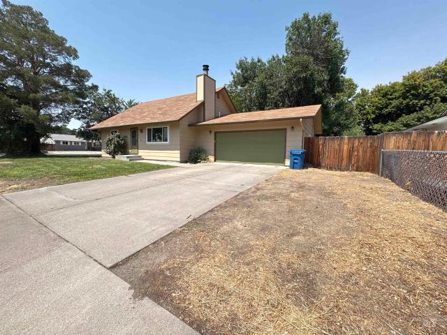 1200 E 9th N