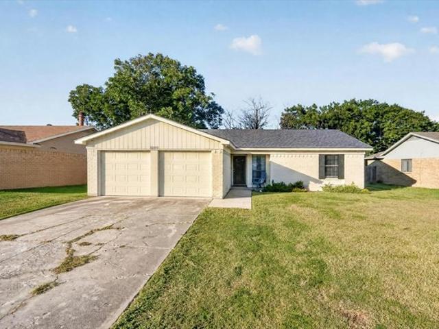 1200 E Georgian Rd, Saginaw, TX 76179