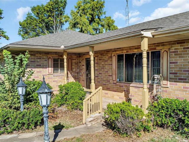 1200 E Smith