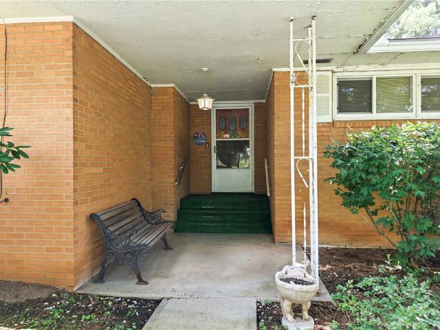 1200 East St