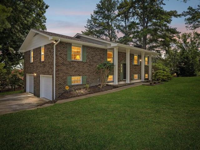 1200 Forest Green Dr, Chattanooga, TN 37412