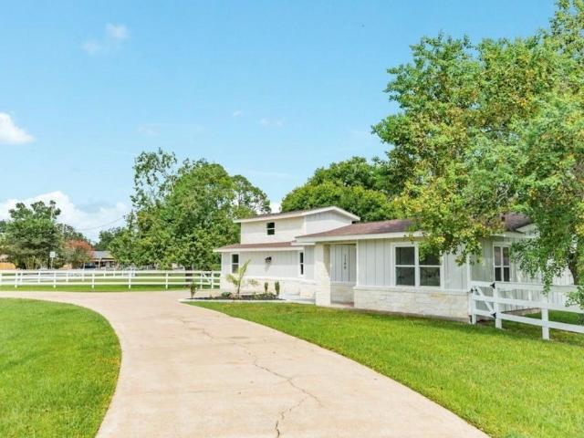 1200 Gifford Ln, Angleton, TX 77515 | MLS #16231 | Compass