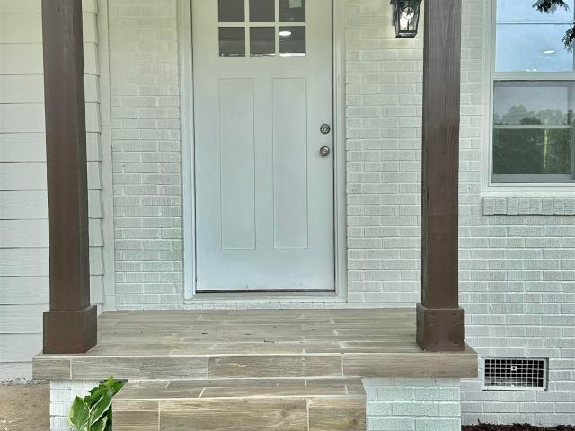 1200 Hazelwood Dr