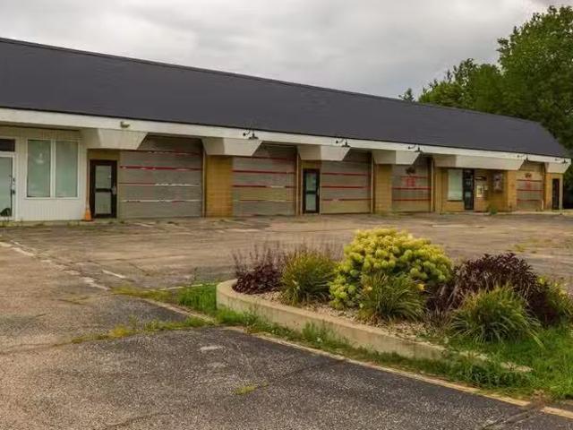 1200 Janesville Ave, Fort Atkinson, WI 53538 MLS 1983705