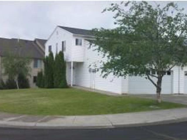 $1200 Remodeled all new 3 bed, 2.5 bath townhouse, garage, private, deck, Available August 1