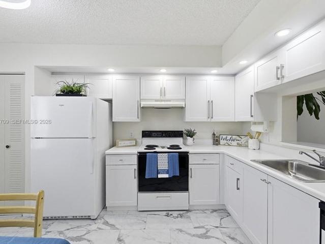 1200 SW 137th Ave Unit 308E, Pembroke Pines, FL 33027