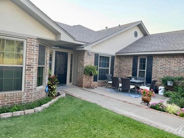 1200 S 4th St, Canadian, TX 79014