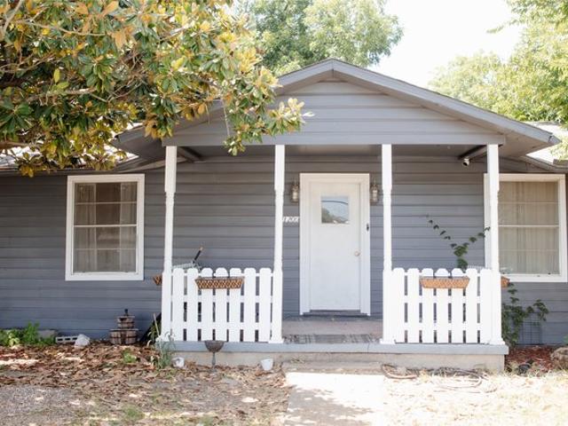 1200 S Jackson St, Kaufman, TX 75142
