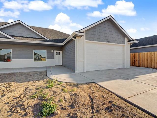 1200 Vista Sur Dr, Salina, KS 67401