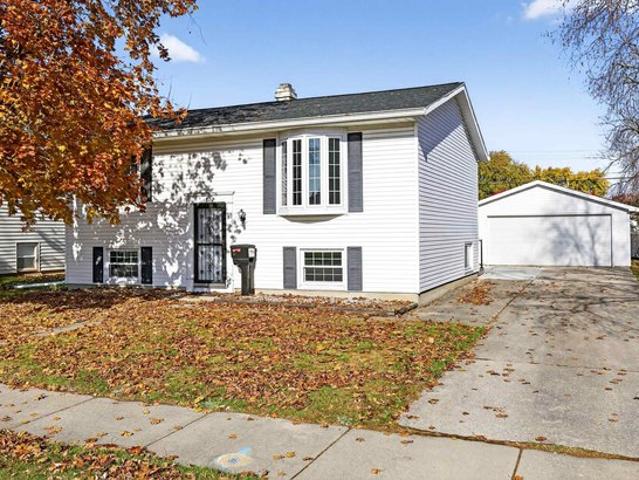 1200 W Bell Ave, Appleton, WI 54914