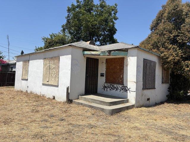 1200 W Inyo Ave, Tulare, CA 93274
