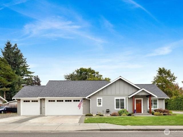 1200 W Park St, Lynden, WA 98264