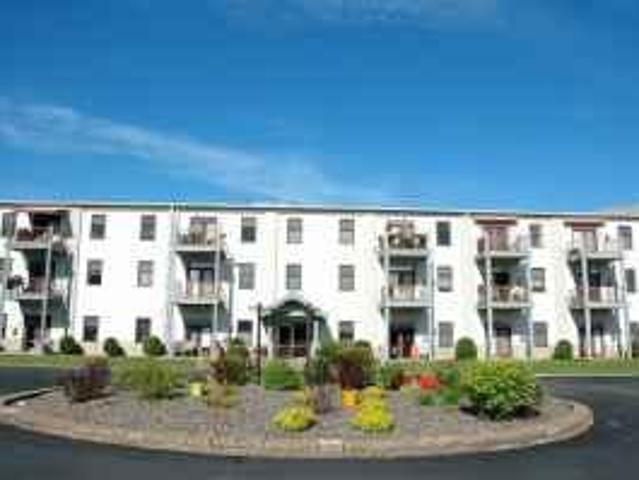 $1200 / 2br Nice, new 2 bed, 1 bath riverfront condo with Garage 9900 Hudson Blvd