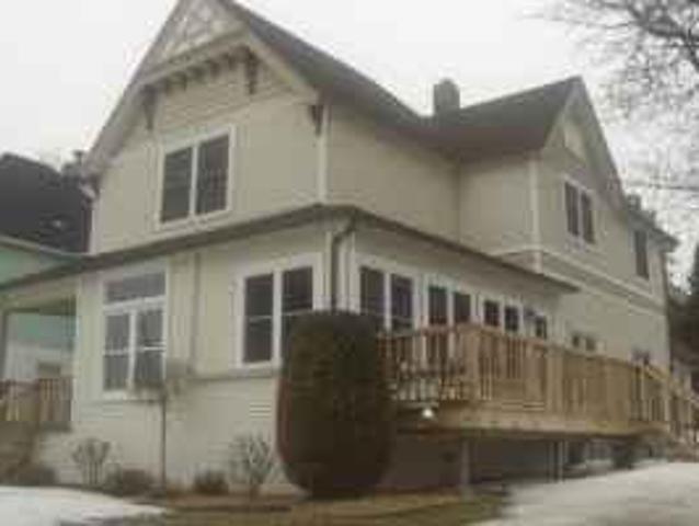 $1200 / 3br Updated! 3 bed, 1 bath upper duplex on Lester River 5921 London Road