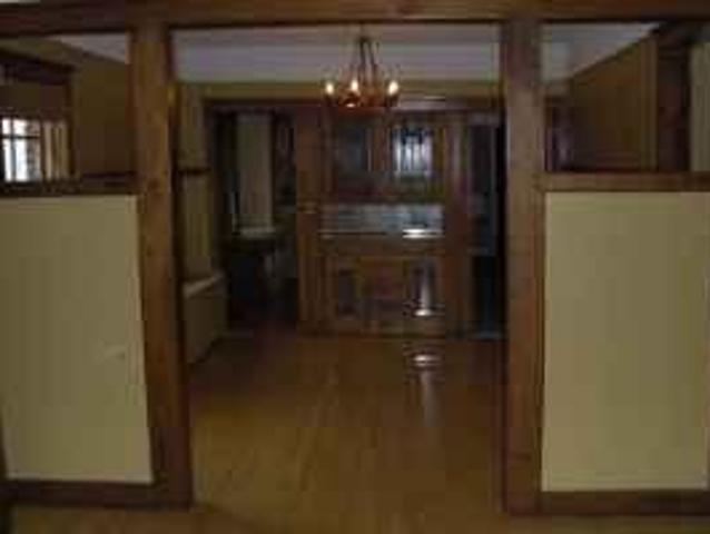 $1200 / 3br Charming 3 bed, 1 bath Apt. with Lake Views and OSP 1434 E. Superior St