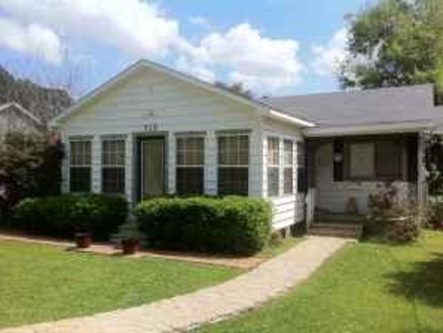 $1200 / 3br Enormous Duperier Ave House! New Iberia map